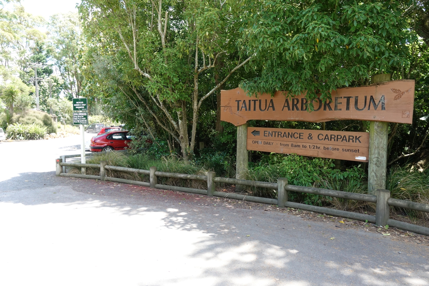 Taitua Arboretum and Till’s Lookout, Hamilton | motowalknz