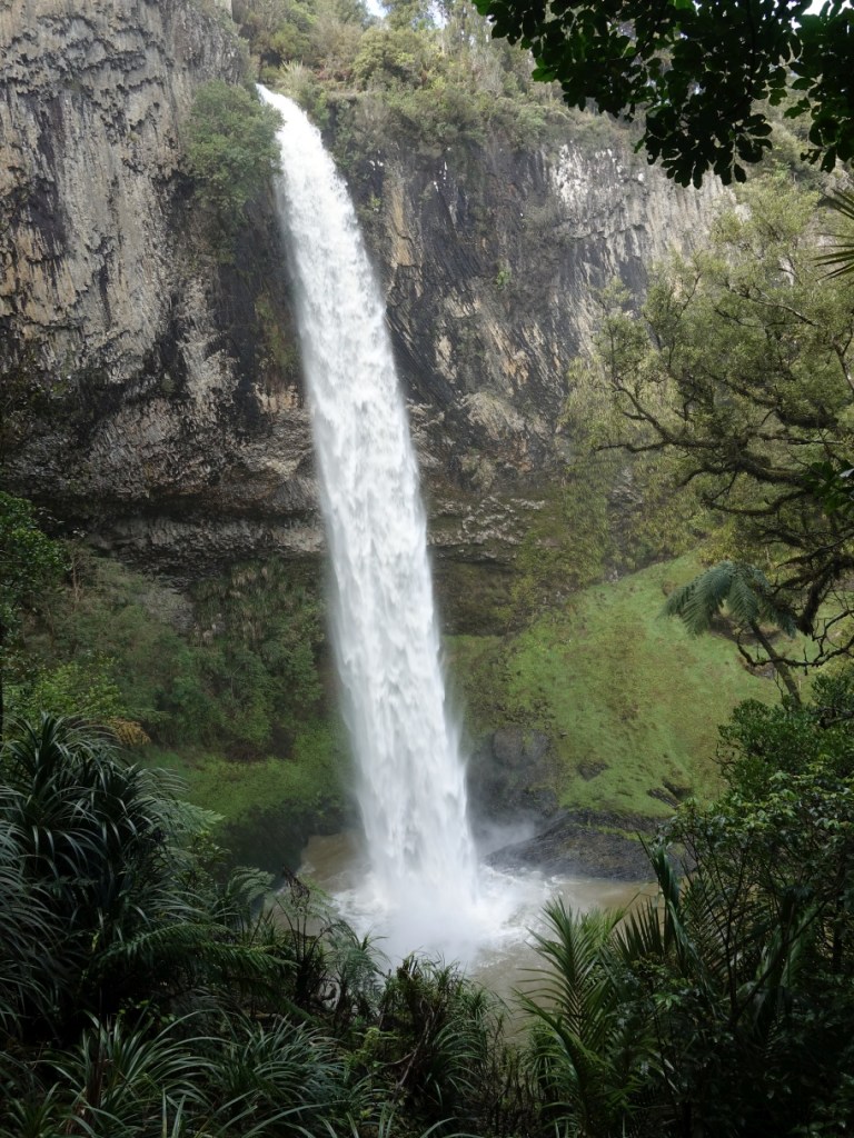 Waireinga/Bridal Veil Falls, Raglan | motowalknz